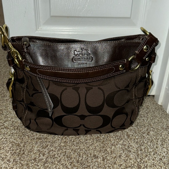 Coach | Bags | Euc Coach Signature Series Zoe Hobo Bag Chocolate ...
